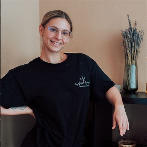 Sabrina Avarello Sportmassagen Faszienbehandlung Wohlfühlmassagen Und Mehr In Hamburg