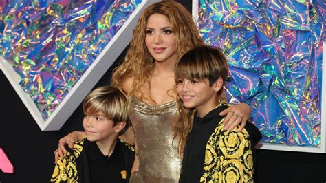 Milan Hijo De Shakira Debuta Como Baterista En Una Banda De Rock