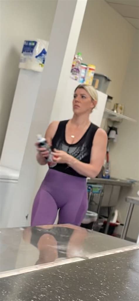 Fit Blonde Milf Making Smoothies Spandex Leggings And Yoga Pants Forum