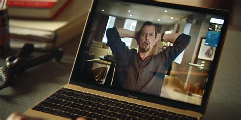 Cекс серветки й кока кола продакт плейсмент у Sex Education Bazilik Media