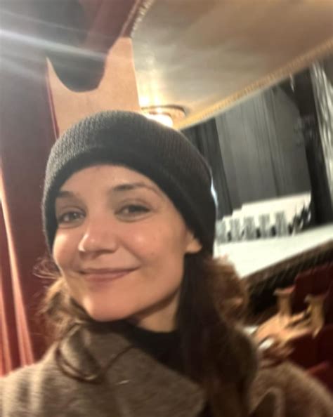 Katie Holmes Teen Daughter Suri Sings To Mom In Emotional Video