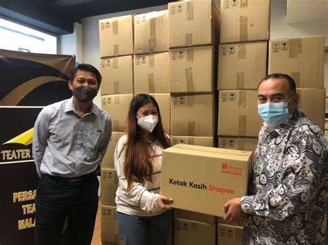 Persatuan Teater Malaysia Sumbangan Kotak Kasih Shopee Kepada Ahli Ahli Oleh Rasdi Daud Timb