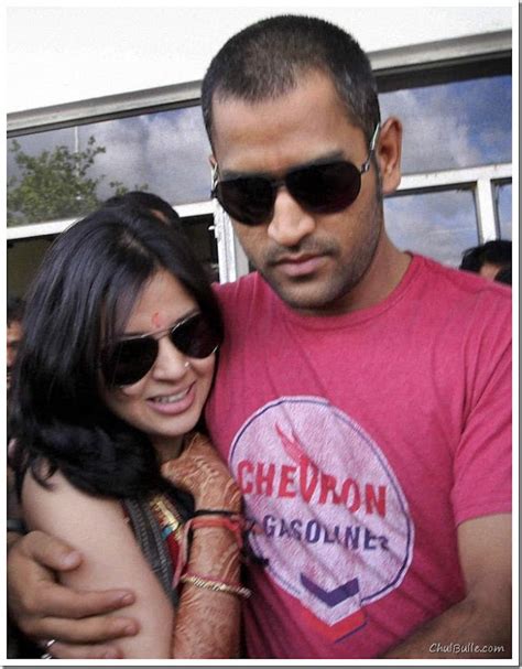 Chulbulle Funny Pics Hot Pictures Sakshi Ipl For Dhoni Sania Mirza