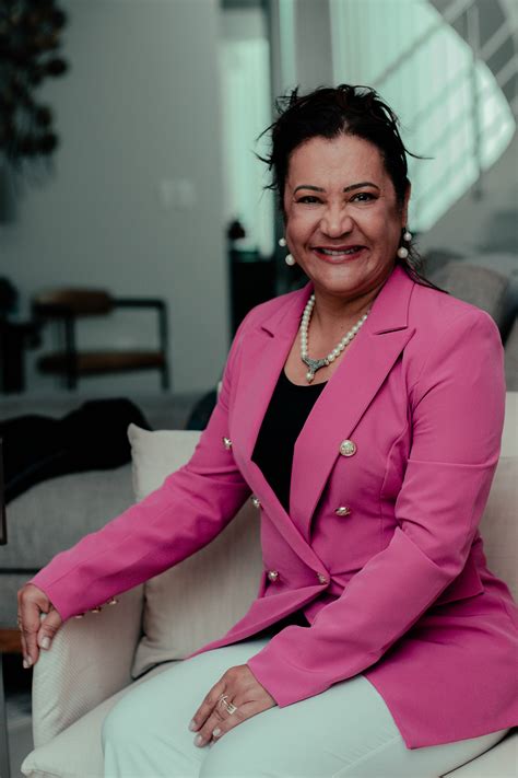 Moradora De Betim Lança Livro Devocional Preciosa Nesta Segunda 24 No Partage O Tempo Betim