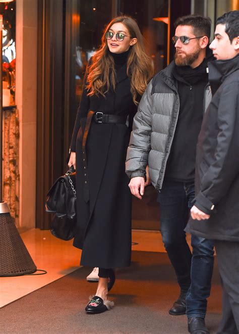 Gigi Hadid Leaving Her Hotel In Paris 12116 Stil Kıyafetler Şirin Giysiler Moda Stilleri