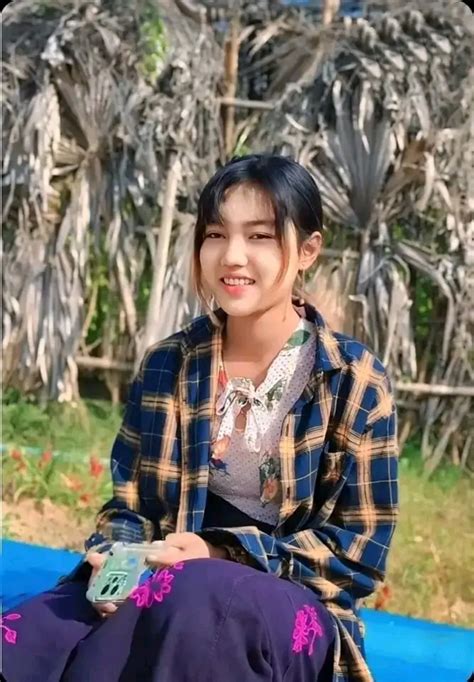 ကျော့နဲ့အပြင်မှာတွေ့ချင်ရင် ဟိုင်းခဲ့နော် အချစ်ကားလေးမန့်မှာကြည့်နော