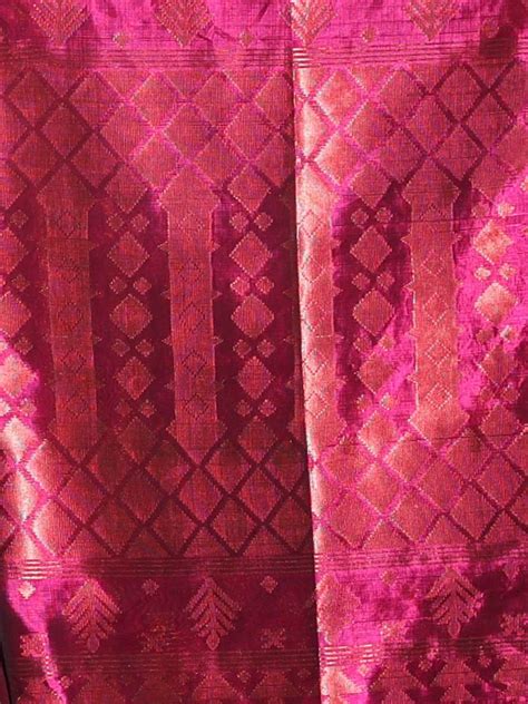 Magenta Silk Matka Handwoven Saree With Texture Designs Charukriti