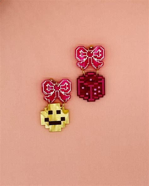 Smiley Dice Earrings Bando