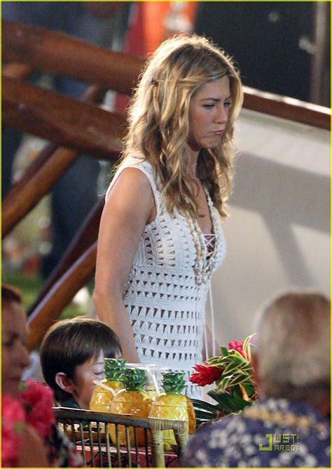 Jennifer Aniston Hawaiian Luau Lovely Photo 2444624 Jennifer