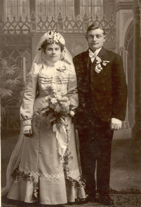 Pin By Jocelyne Boulay On Vintage Mariage Wedding Gowns Vintage Vintage Wedding Vintage
