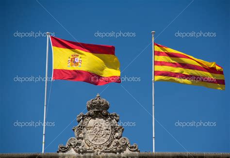 Bandera De España Y Cataluña — Foto De Stock 47706973 © Arena73