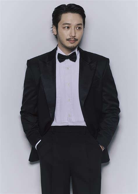 변요한 새 프로필 공개 골라보셔요 클래식부터 긱시크까지