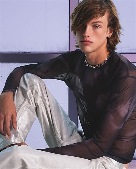 Logan Britton Select Miami Select Model Management