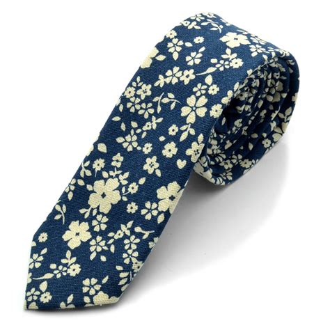 Blaue Krawatte Mit Blumenmuster Auf Lager Tailor Toki