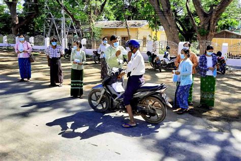 ပွင့်ဖြူမြို့၌ ကိုဗစ် ၁၉ ရောဂါကြိုတင်ကာကွယ်ရန် ပါးစပ်နှာခေါင်းစည်းတပ