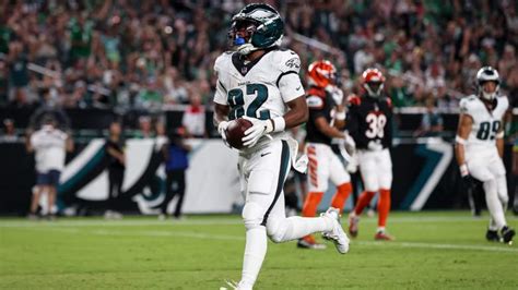 Eagles Waive Ainias Smith With Hopes Of Putting Him On Practice Squad