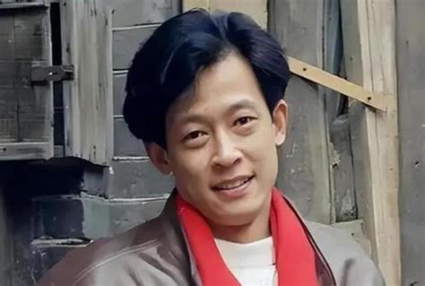 暗恋王志文四年无果，沙桐婚姻一年散场，嫁普通人幸福满满