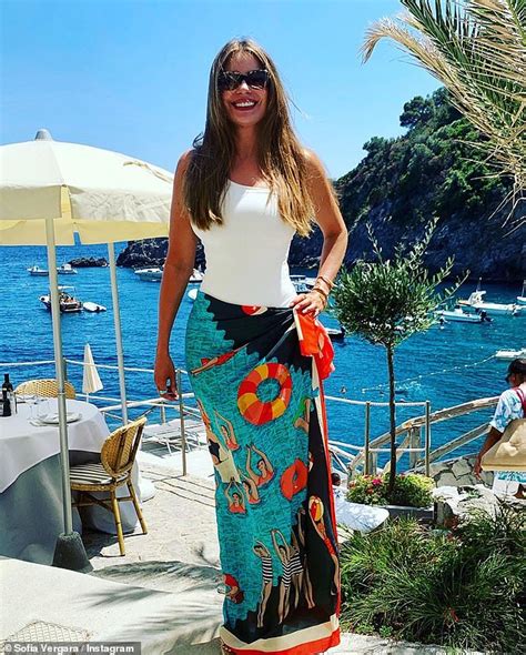 Sofia Vergara 46 Shows Off Her Slender Figure In Leopard Print