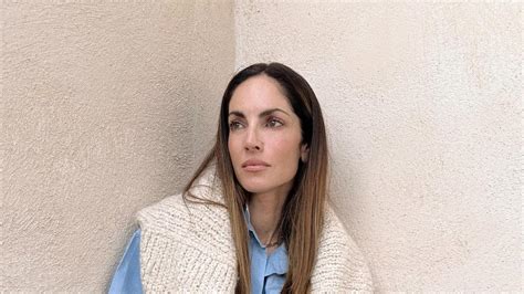 Eugenia Silvia Tiene El Jersey De Punto Con Volantes De Firma Española