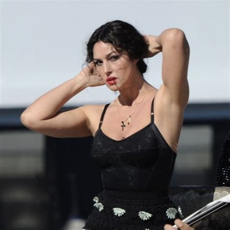 Monica Bellucci Sie Braucht Im Urlaub Vier Bikinis Galade