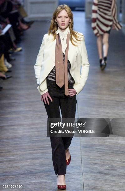 645 Chloé 2002 Photos And High Res Pictures Getty Images