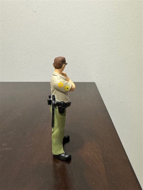 118 Police Officer Calling Backup Hobbies And Toys Toys And Games On