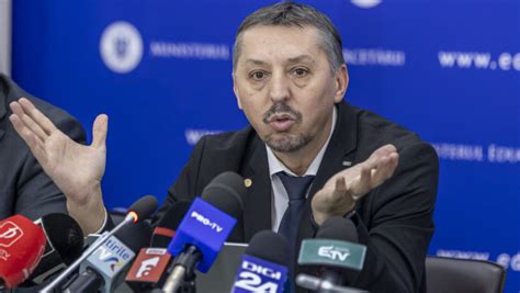 Daniel David Spune Că Nu Vor Scădea Salariile Profesorilor „educația A Dat Ce Trebuia Să Dea