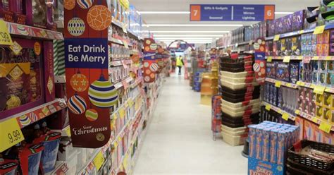 Bandm Is Selling A Cadburys Selection Box Containing Long Lost Chocolate Favourites