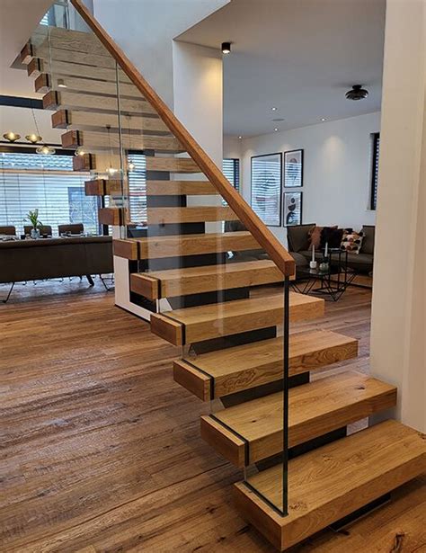 Ammann Treppen Mittelholmtreppe Mit Glasgeländer Und Aufgesetztem Handlauf Aus Eiche Geölt