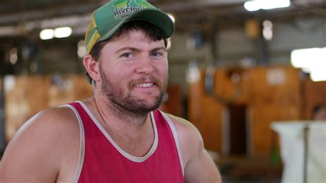 Shearing Contractor Lochie Tackles Worker Shortage By Employing People