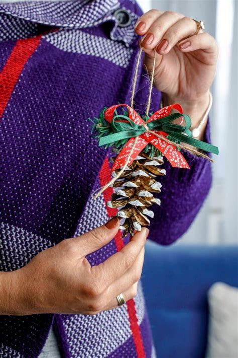 Pinecone Christmas Ornaments Easy Craft Diy And Crafts