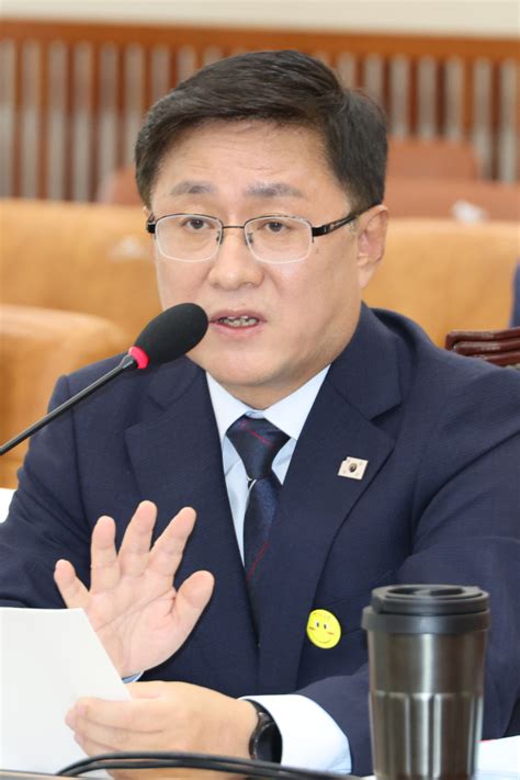 김성환 후보자 새만금 해수유통에 조력발전 붙여 에너지 생산