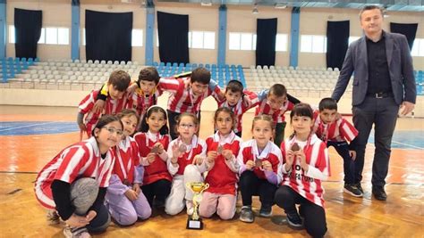 Geleneksel Çocuk Oyunları İlçe Turnuvası Mendil Kapmaca Yaşar Sadi Tekin İlkokulu