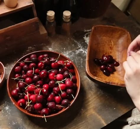 Woman Recreates Day In The Life Of An 1808 Baker With Old Recipe For Cherry Raspberry Pie