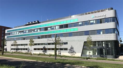 First Green Solar Modules Integrated Into Façade Of The Center For High Efficiency Solar Cells