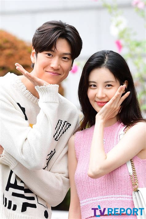 방송 T포토 나인우 서현 풋풋한 커플샷 Ytn