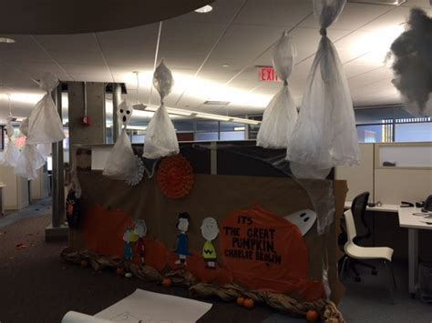 Halloween Office Cubicle Decor Ideas