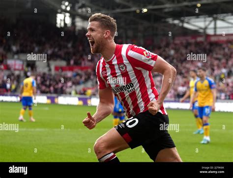 Brentfords Kristoffer Ajer Celebrates Scoring His Sides Third Goal