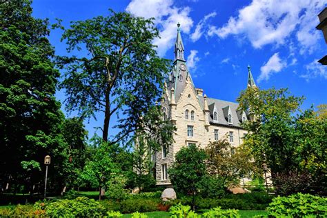 Virtual College Tours Explore Campuses From Home