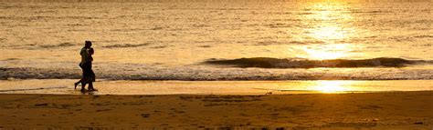 צור קשר אירועים על הגג ליד הים