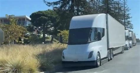 확실히 달라 최종 버전 테슬라 세미 트럭 3대 발견 더드라이브