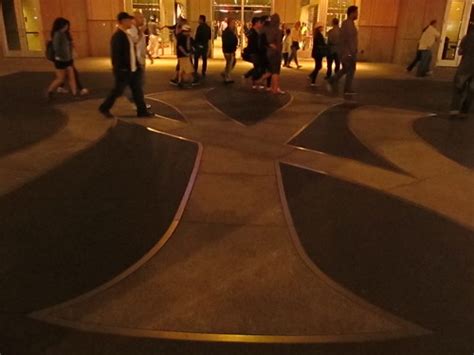 New York Yankees Symbol Outside Gate 4 Entrance Yankee St… Flickr