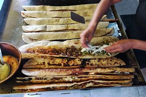 Machetes En Cdmx Dónde Comer Las Quesadillas Gigantes De La Ciudad De