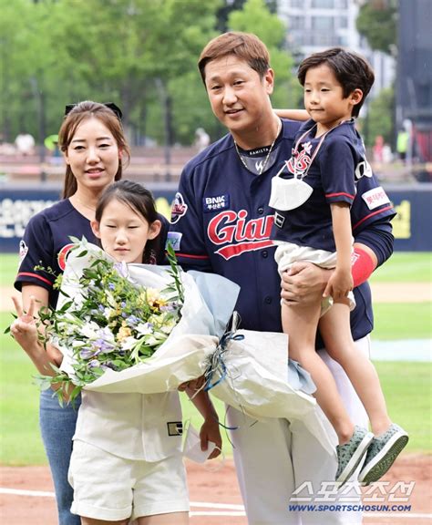 이대호 ♥첫사랑 아내와 16년째 부부싸움 안해tv 대신 가족사진 본다가보자go 종합