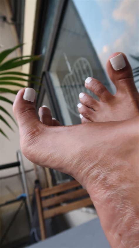 Found These Feet On Youtube Shoe Store Managers Foot Massage Foot
