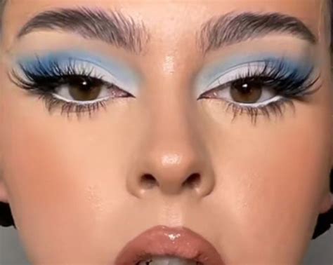 Makeup Celeste Y Blanco Make Up Azul Y Blanco Maquillaje De Ojos
