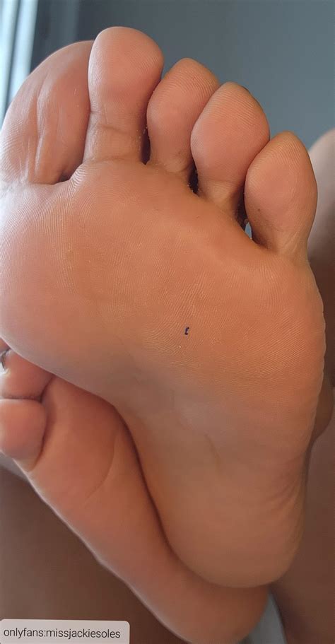Put Your Nose Between My Cheesy Toes 😋 R Sweatyfeets