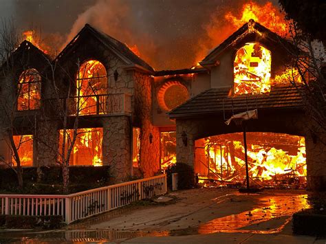 Los Angeles Wildfires In Photos Multiple Blazes Rage Across The City