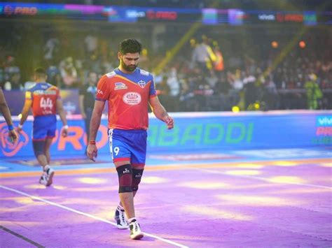 Pro Kabaddi 2022 Pardeep Narwal Creates New Record Becomes 1st Raider