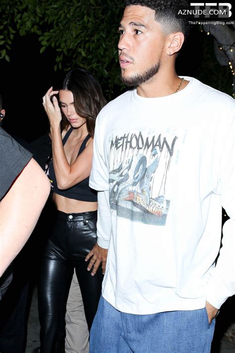 Kendall Jenner Sexy Seen Flaunting Her Hot Figure Alongside Devin